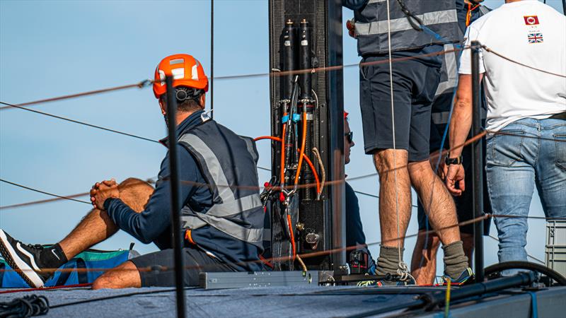 INEOS Britannia - Mast back with hydraulic luff control systems for ...