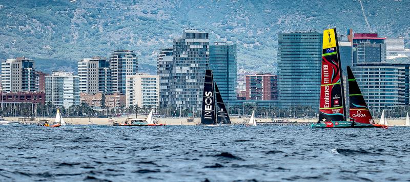 Club race fleet with INEOS Britannia and Emirates Team NZ - AC40 and ...