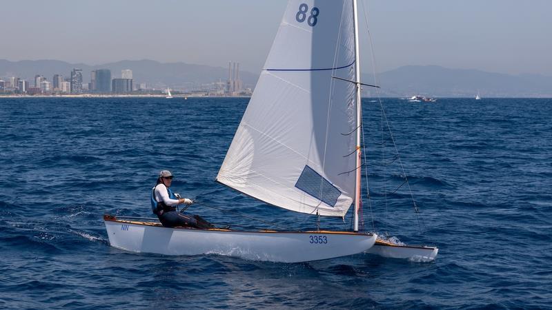 Patín Catalán - 18 ft catamaran sailing in Barcelona