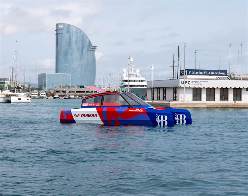 The foiling hydrogen powered chase boat developed by Emirates Team NZ ...
