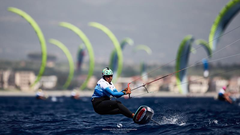 Perfect score for Qibin Hang of China - Formula Kite Youth Worlds in ...