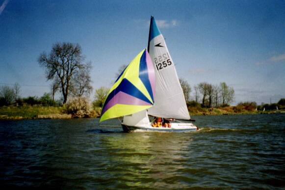 Leader sailing with the asymmetric spinnaker up