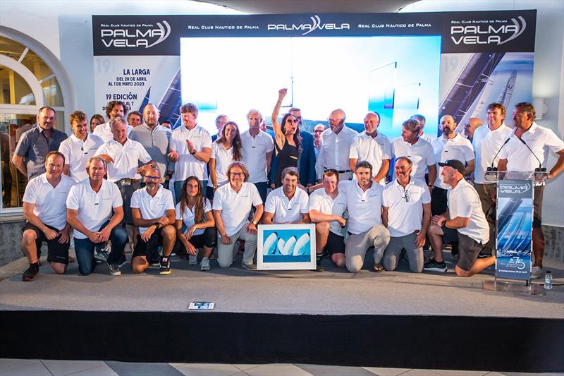 David M. Leuschen and the crew of Galateia, winner of Palmavela's Maxi ...