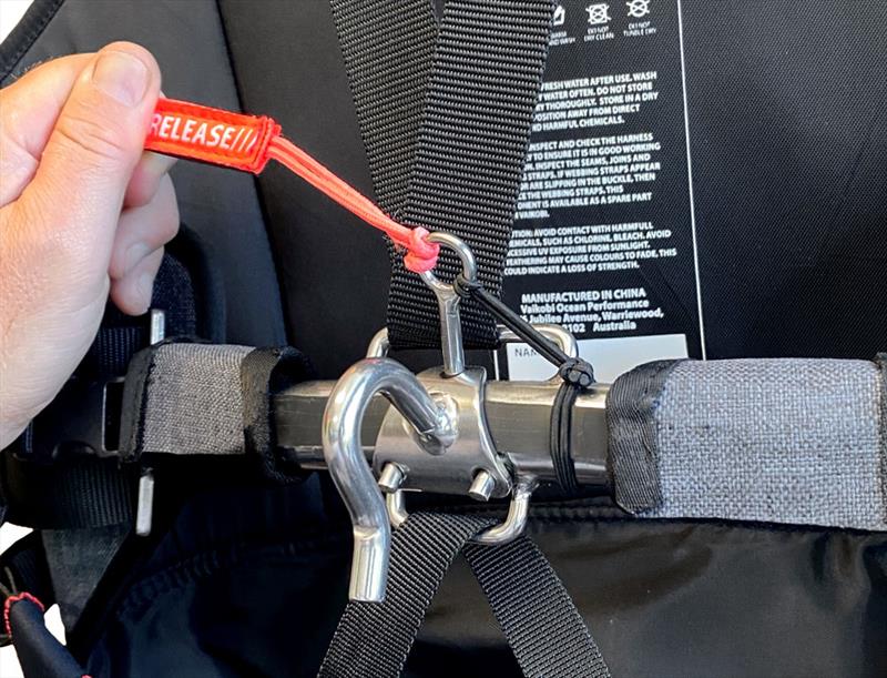 Spreader bar and hook/pin system of the Torque Quick-Release Trapeze ...