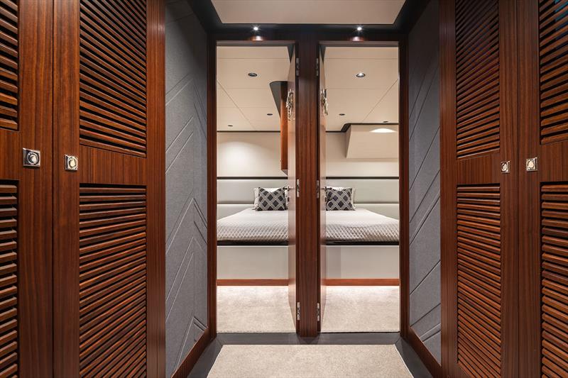 Horizon RP125 custom - Lower Deck Foyer