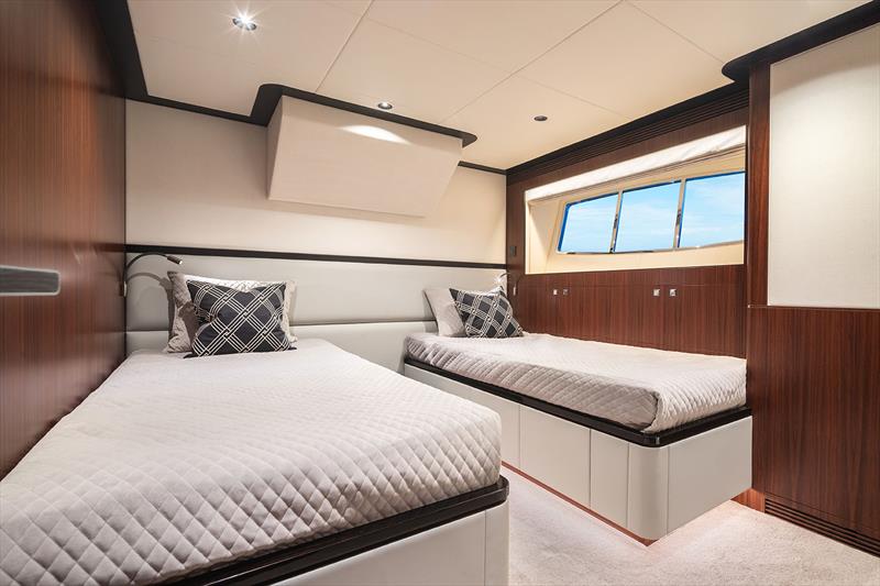 Horizon RP125 custom - Stbd. Guest Stateroom Convertible Twins Bed