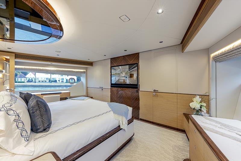 Horizon FD110 Tri-Deck, Crowned Eagle