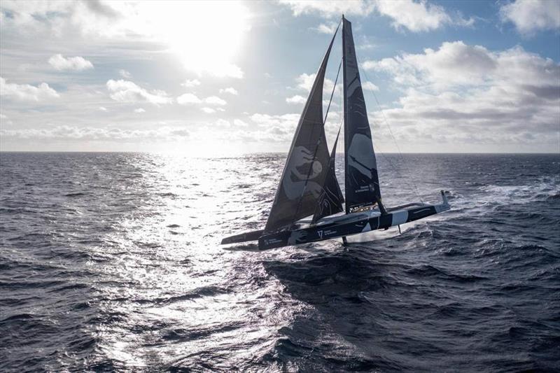 Maxi Edmond de Rothschild wins Finistère Atlantique