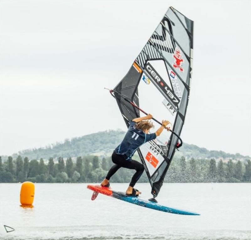 Halm going for a stylish Air Funnel